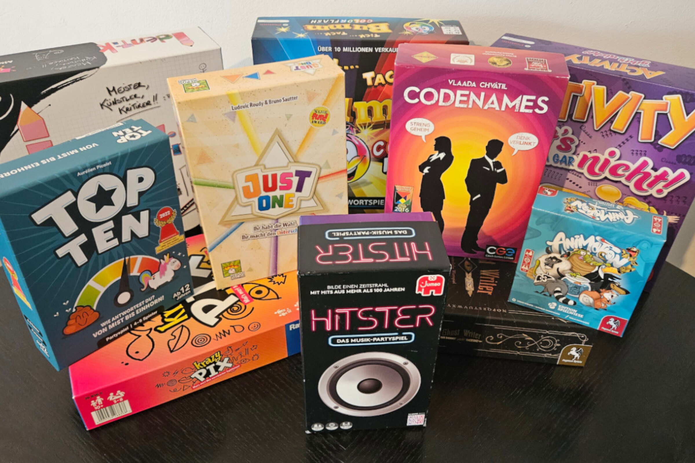 Lustige Partyspiele: Die Top-24 Party-Gesellschaftsspiele gerankt!