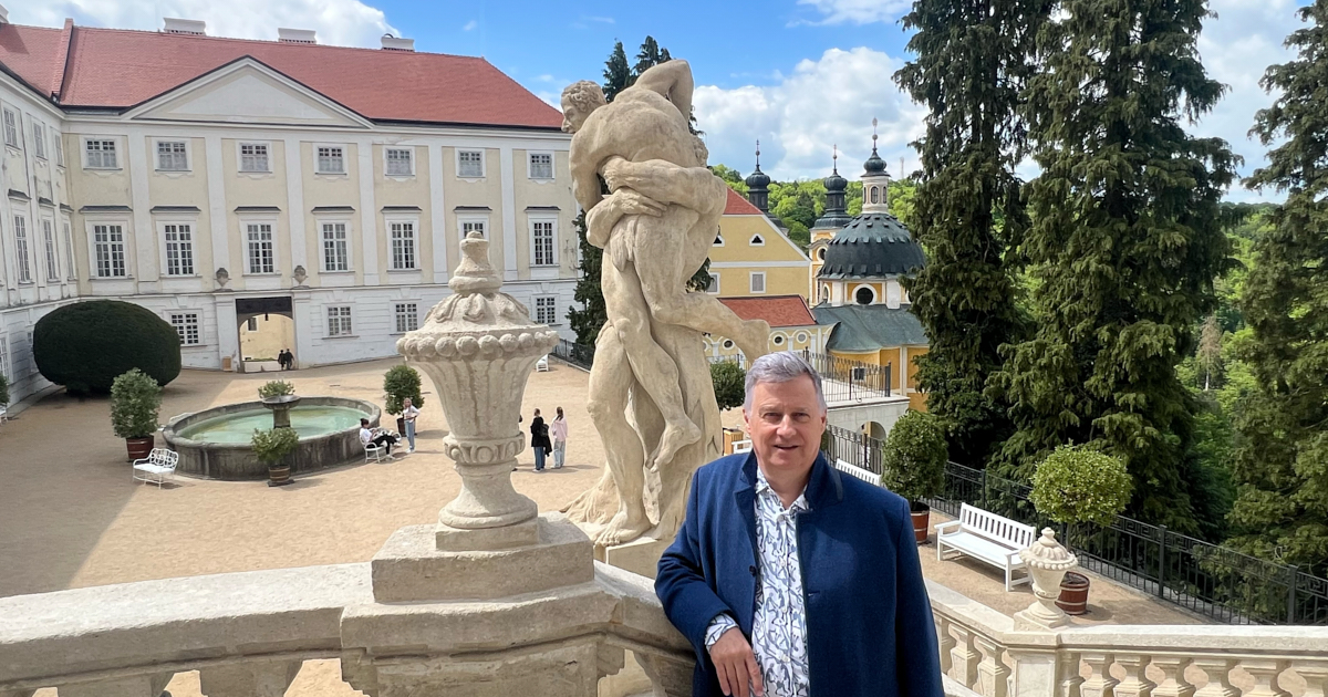 Barockschloss Vranov: Märchenschloss auf hohem Felsen